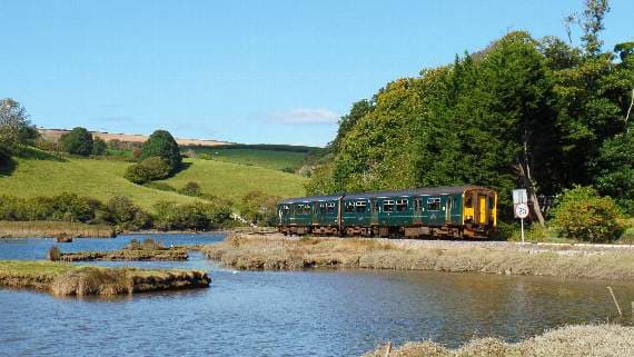 GWR issue 'do not travel' plea amid bad weather and flooding on branch ...